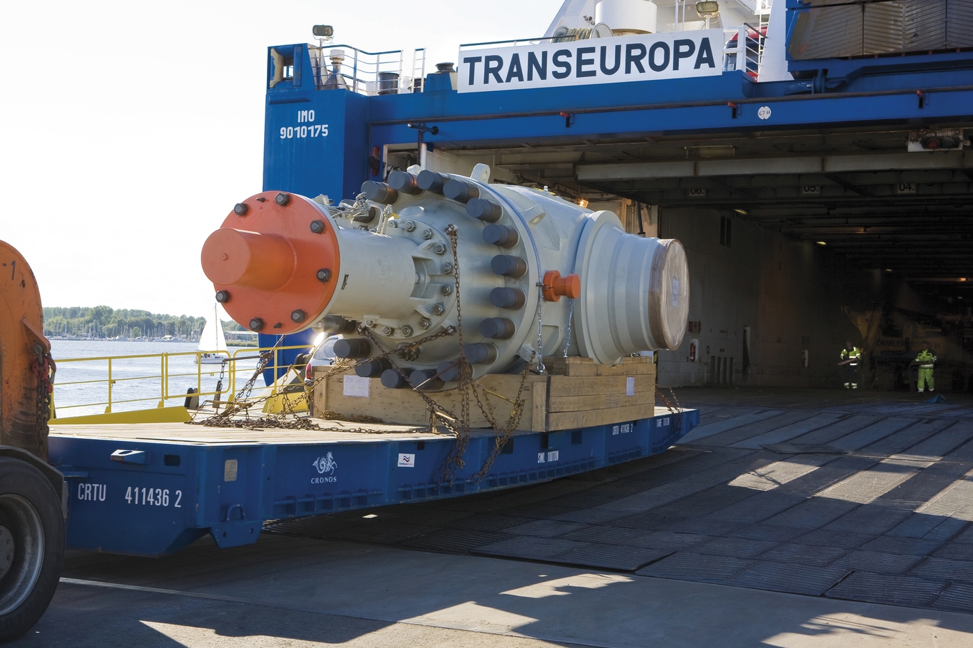 "Top entry ball valves in transport" - Images - Nord Stream AG